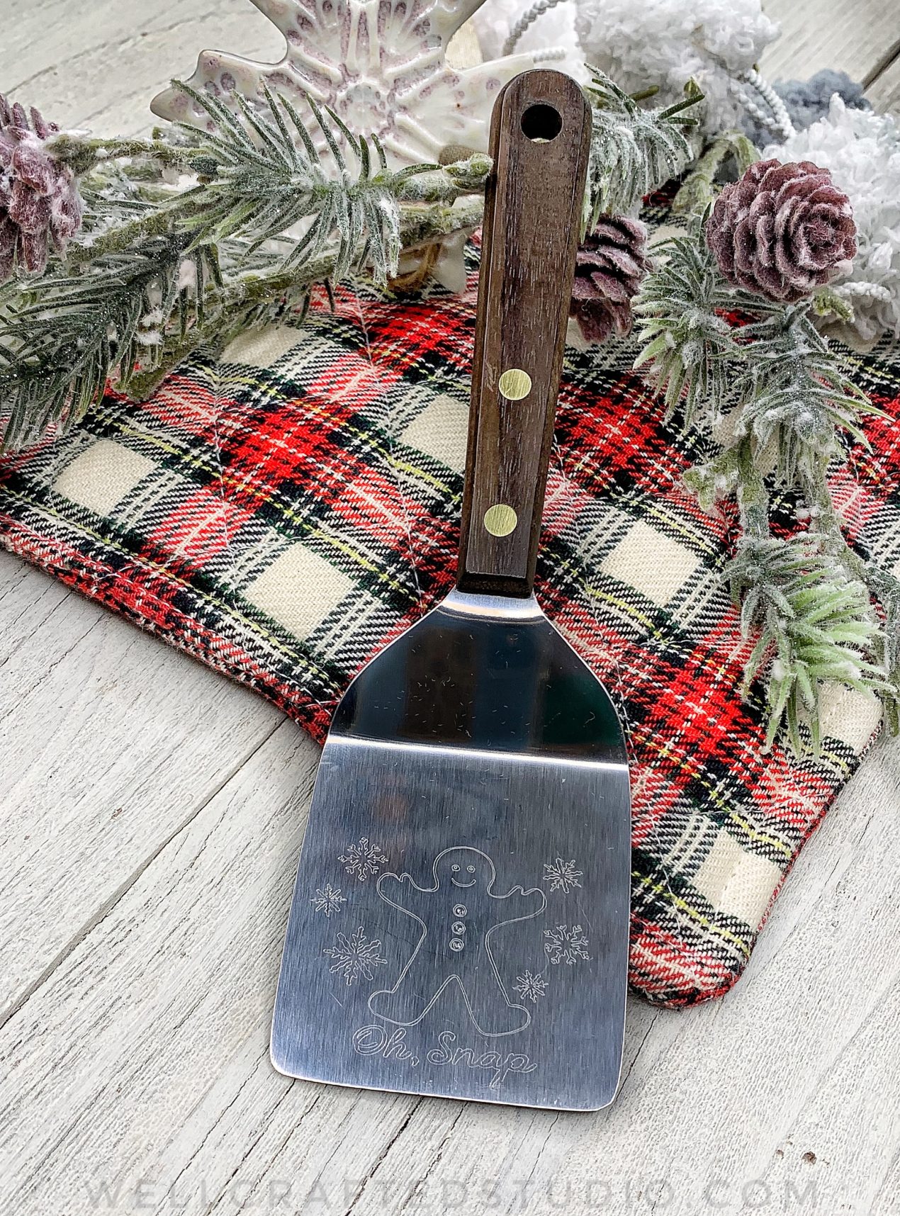 How to Engrave a Cookie Spatula with a Cricut Maker - Well Crafted Studio